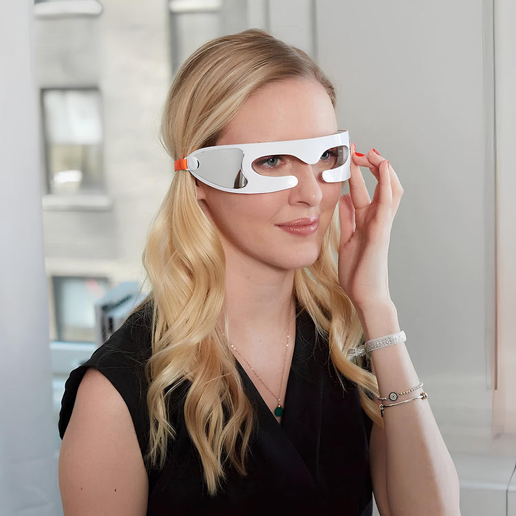 3 Best Red Light Therapy Device for Eyes At Home- Solawave vs Omnilux ...